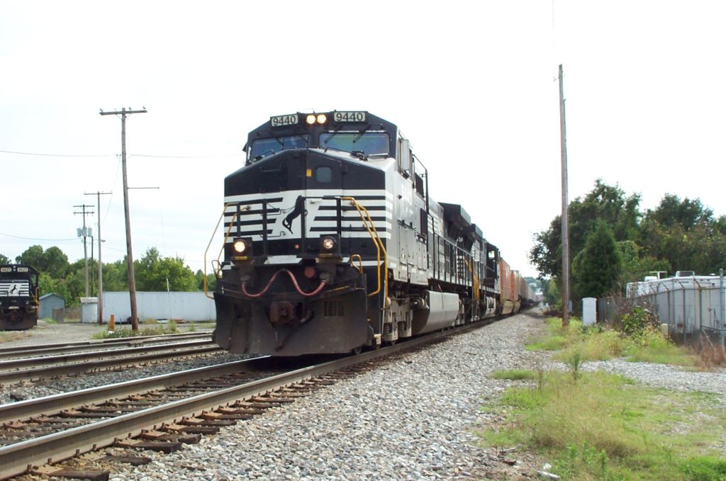 NS 9440 leads an intermodal